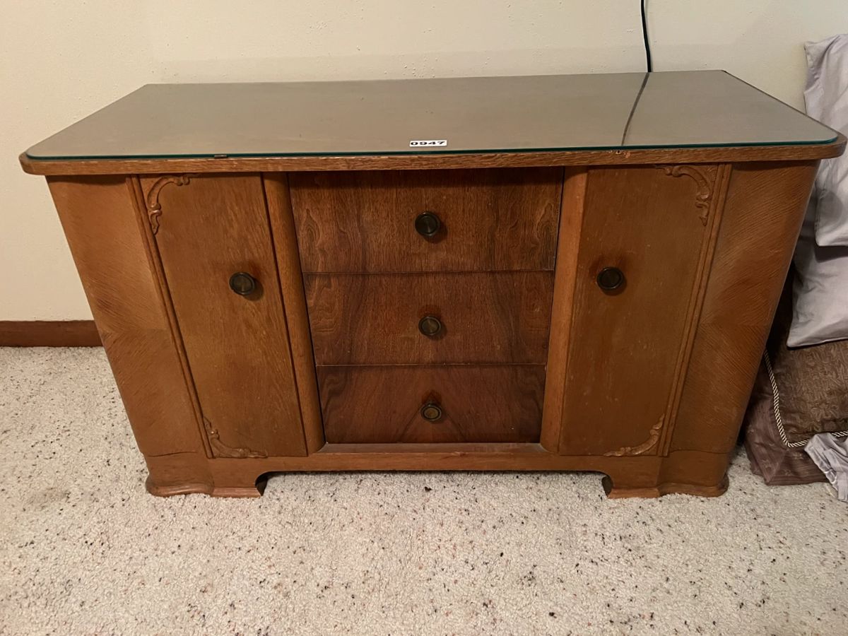 Belleville, IL Online Only Estate Auction 4/17/25 starts on 4/9/2025