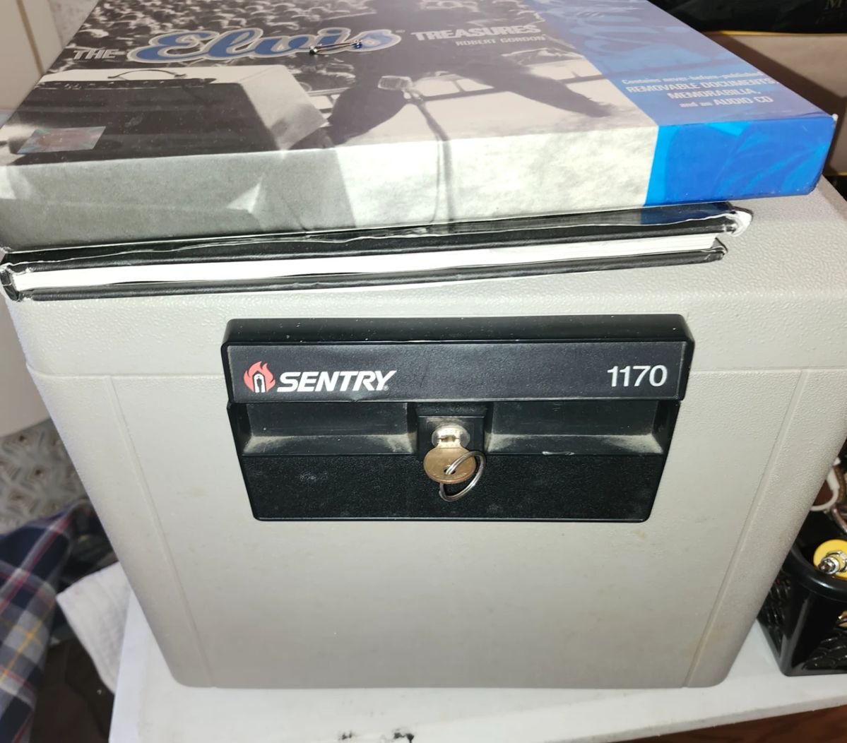 $5 Bag Sale! Sunday Final Day! Melvindale... starts on 4/24/2025