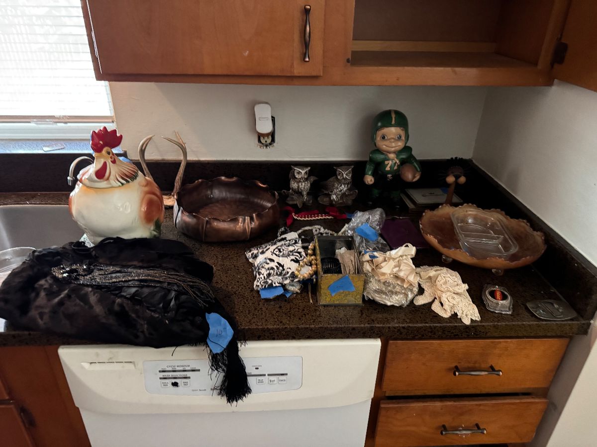 Eatate sale in Seattle, WA starts on 4/26/2025