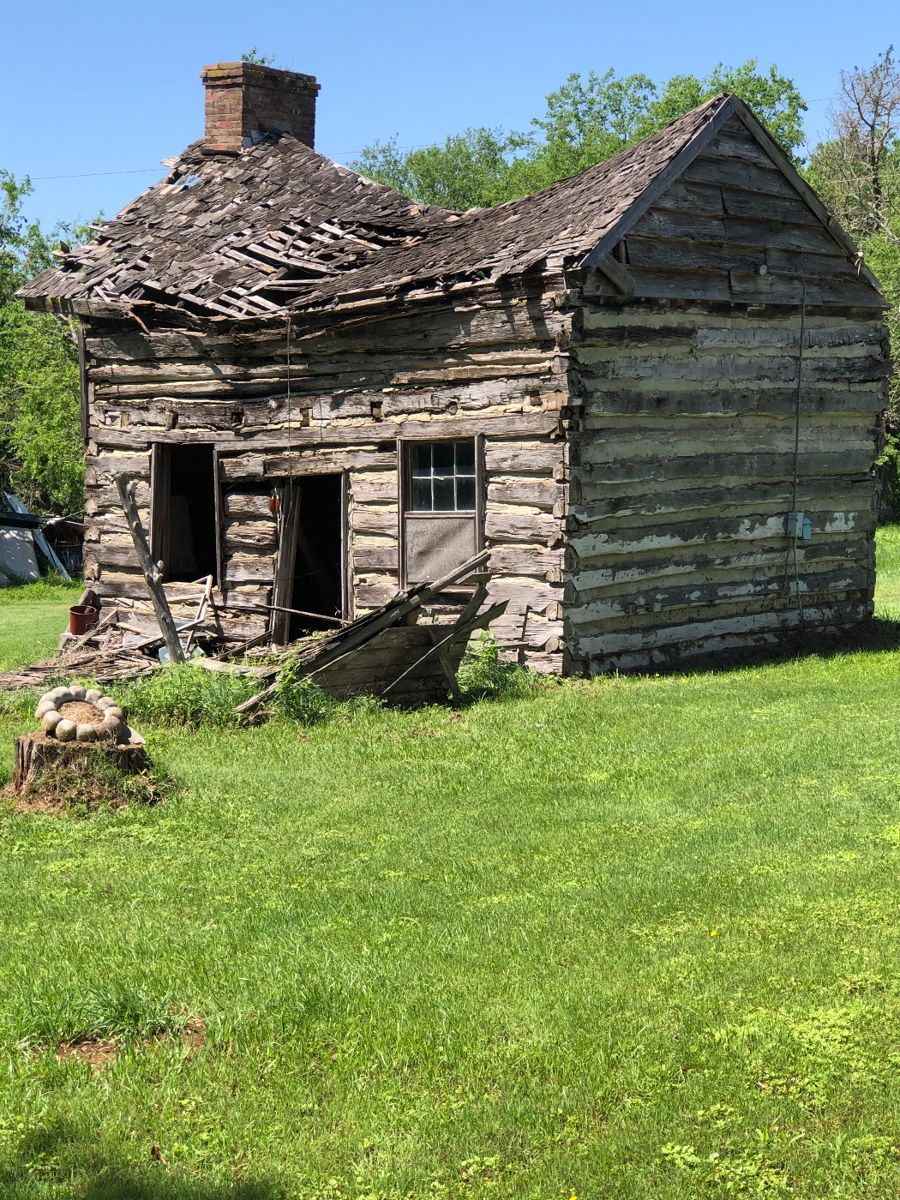 Estate sale at Old Cavitt House in Franklin, TX starts on 4/18/2025