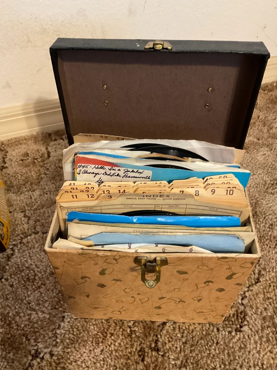 ANTIQUES MCM ITEMS FROM AROUND THE STATE starts on 4/18/2025