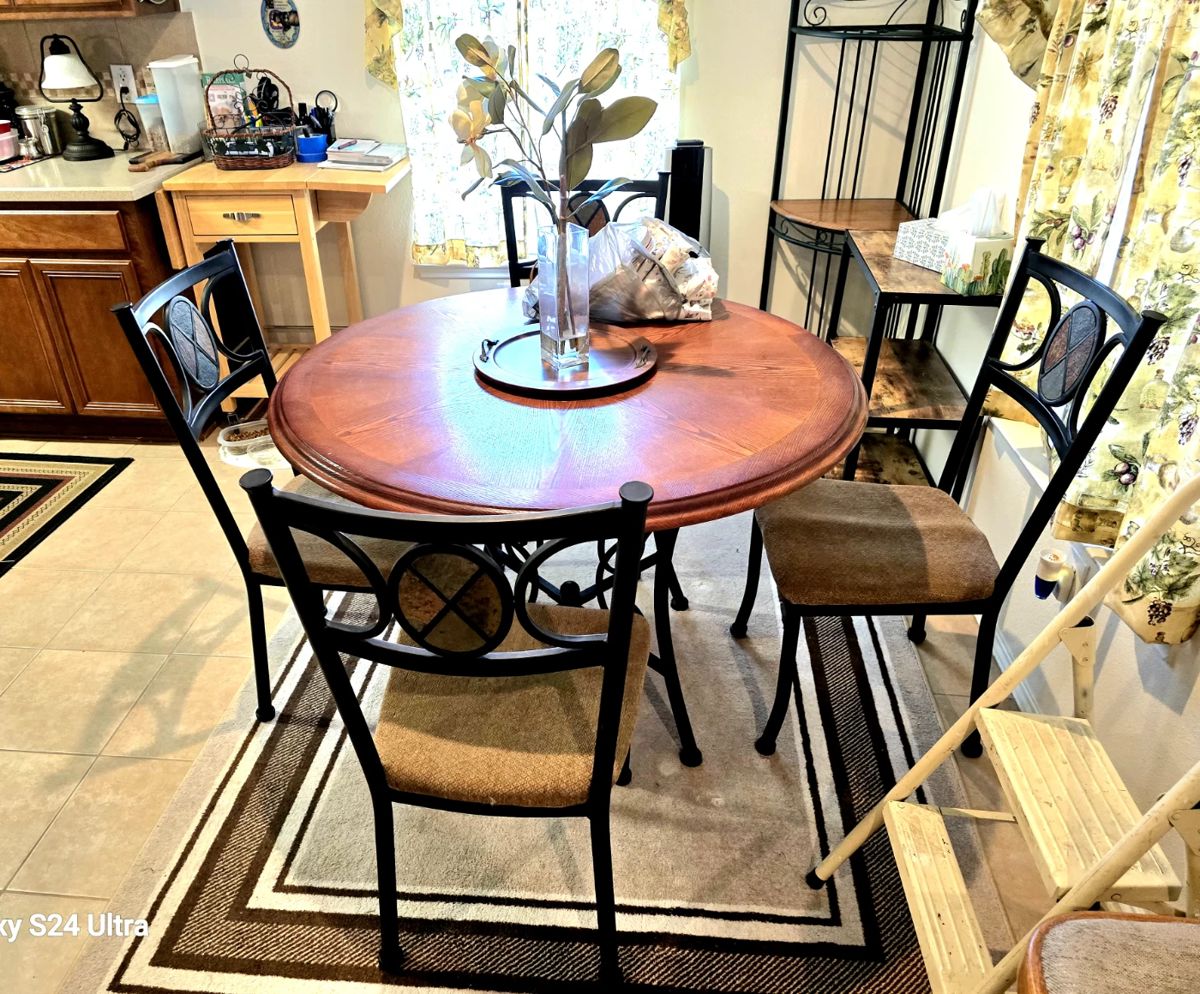 MASSIVE Tomball Sale-JEWELRY, Art, HUGE Camera... starts on 5/22/2025