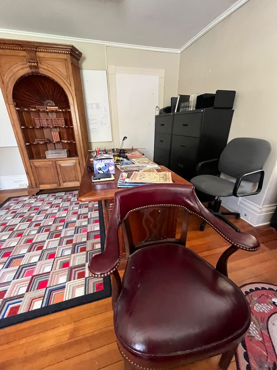 RESIDENCE / OFFICE OF INTERNATIONALLY KNOWN... starts on 4/25/2025