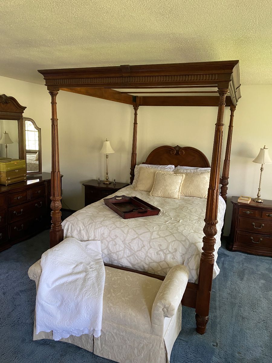 Large Estate Sale Lorri @ Canton in Jackson... starts on 5/1/2025