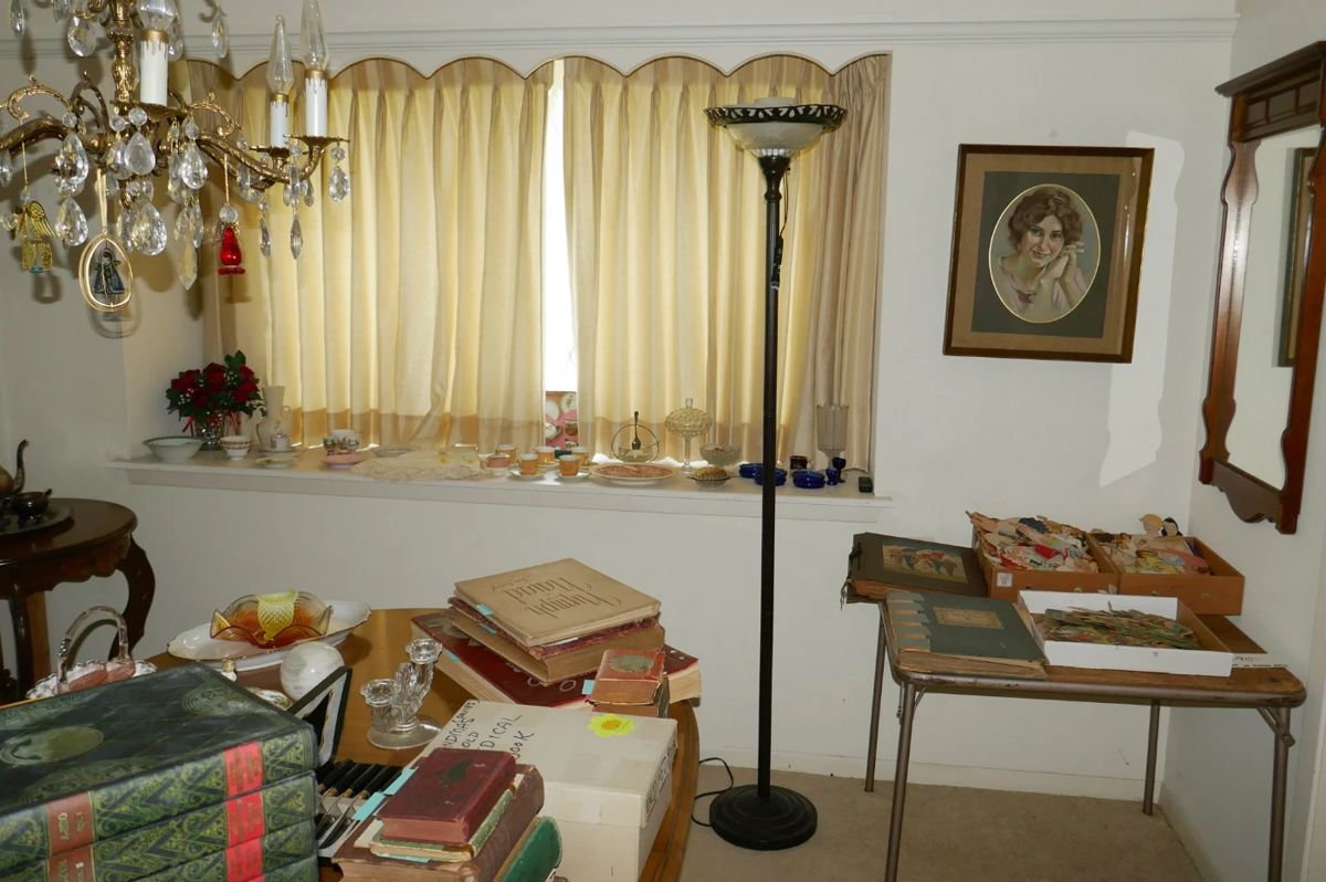 50% OFF Diggery FUN Vintage Estate Sale PACKED... starts on 5/4/2025