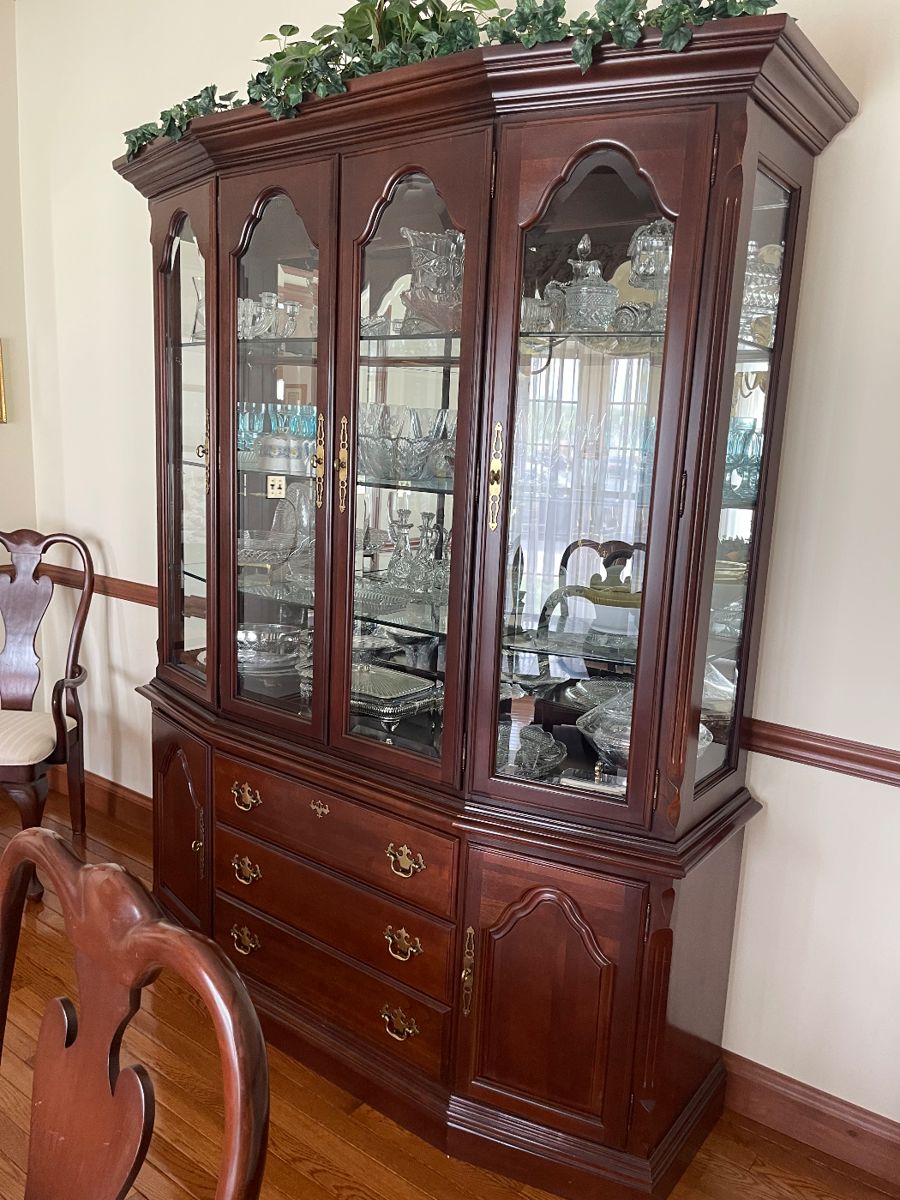 Estate Sale by The Junque Ladies in Barboursville, WV starts on 5/1/2025