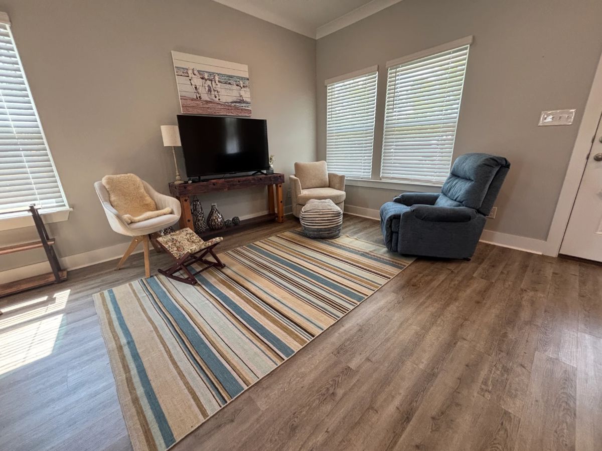 DES Freeport farmhouse furnishings & decor starts on 5/30/2025