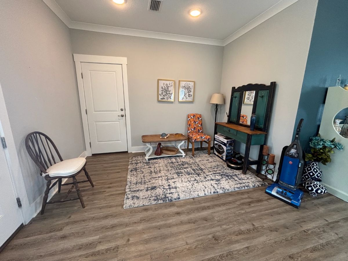 DES Freeport farmhouse furnishings & decor starts on 5/30/2025