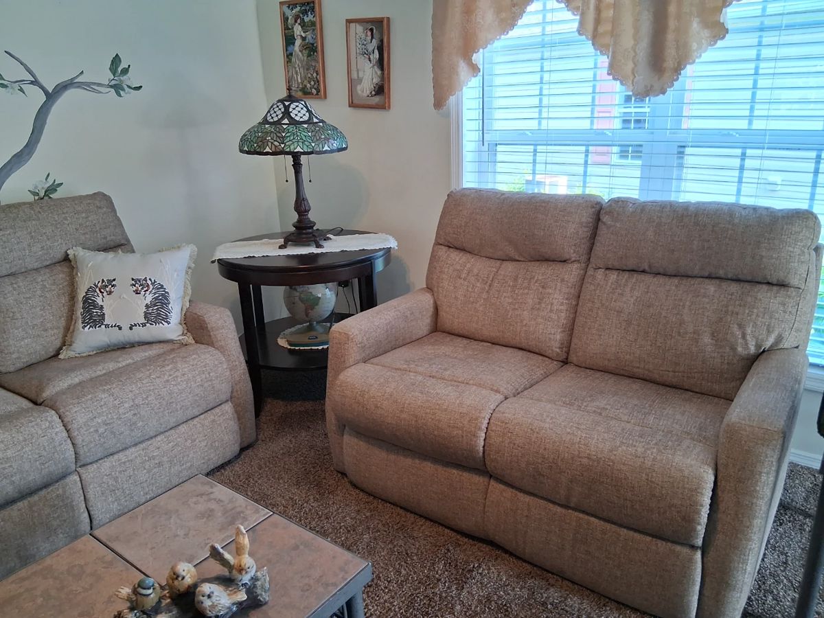 Willow Tree Estate Sales in The Fairways... starts on 6/6/2025