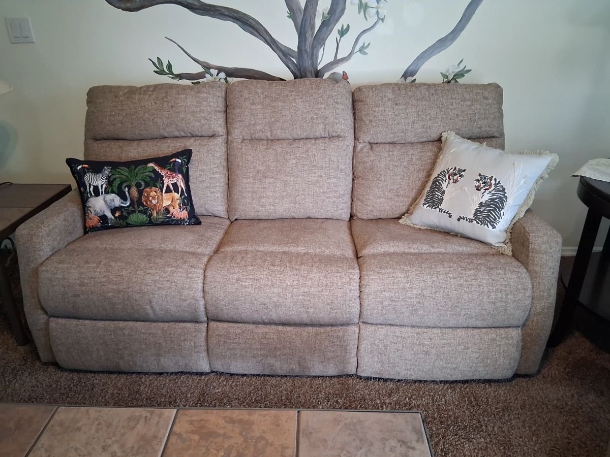 Willow Tree Estate Sales in The Fairways... starts on 6/6/2025