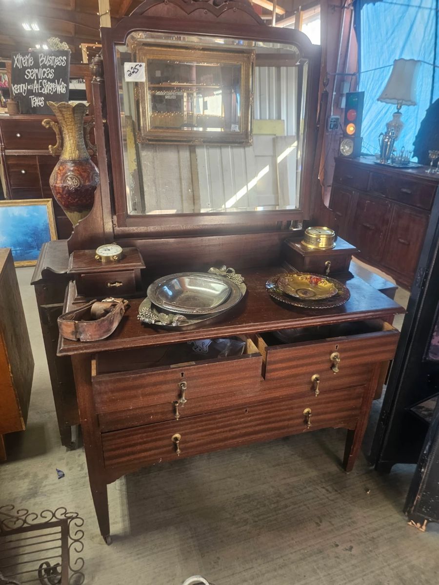 Estate Sale 40 years in Tyler, TX starts on 5/8/2025