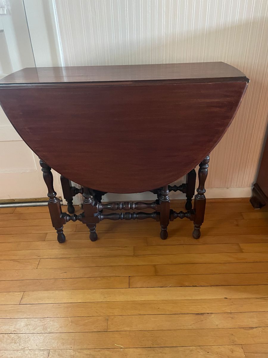 Mona’s estate sale in Chattanooga, TN starts on 5/17/2025