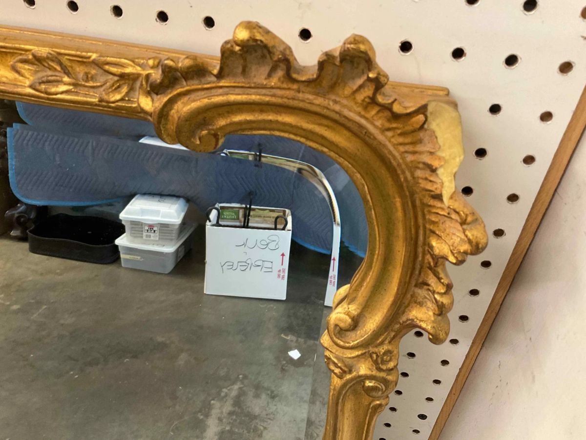 Quick Auction with lots of smalls, collectibles... starts on 5/24/2025