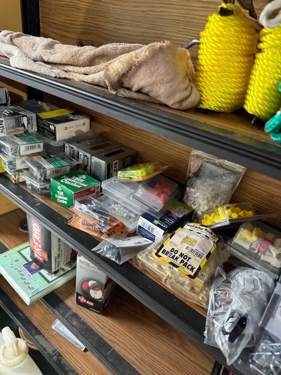 Clutter queen estate sales in Hooks, TX starts on 6/19/2025