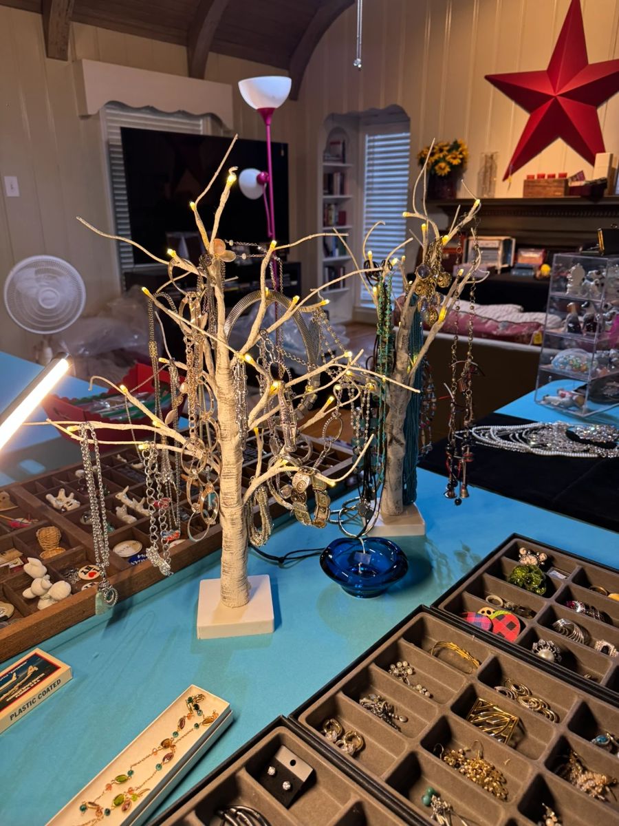 J Elliott Est Sales-Cottage Core, Jewelry,... starts on 9/19/2025