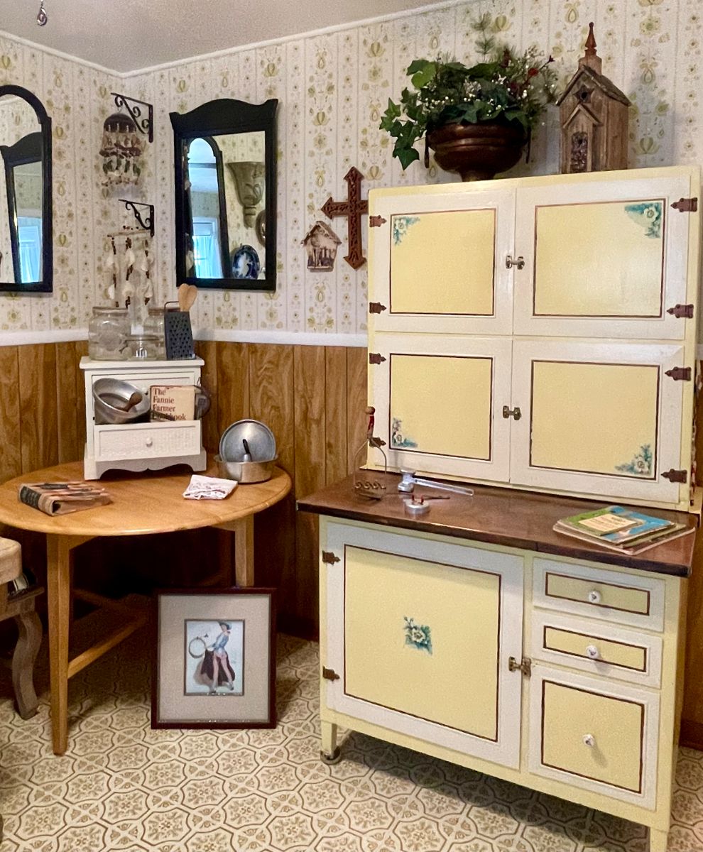 ANN LATTIMORE ESTATE by TREF’S TREASURES starts on 7/17/2025