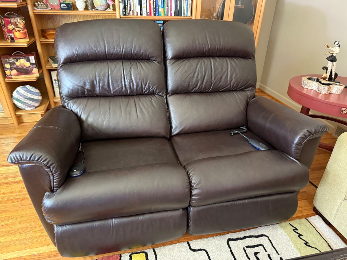 ESTATE SALE BY COLLEEN in Rochester, NY starts on 8/1/2025