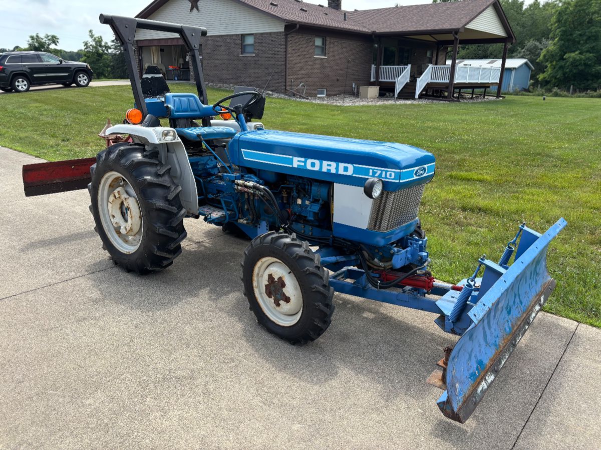 Massive Memphis Estate - Tractor - Trailors... starts on 8/8/2025