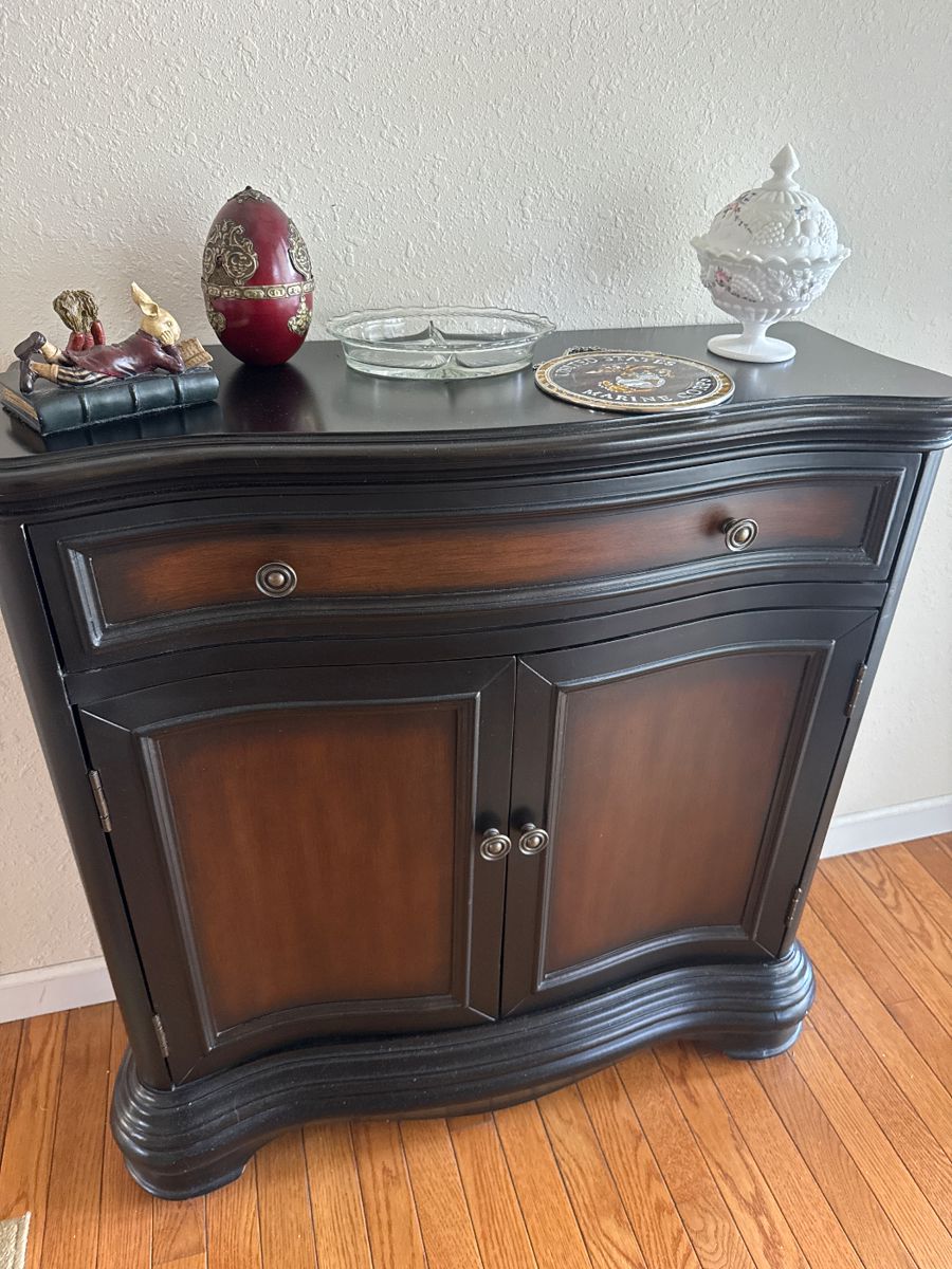 Estate Sale with houseware in Edwardsville, IL starts on 8/22/2025