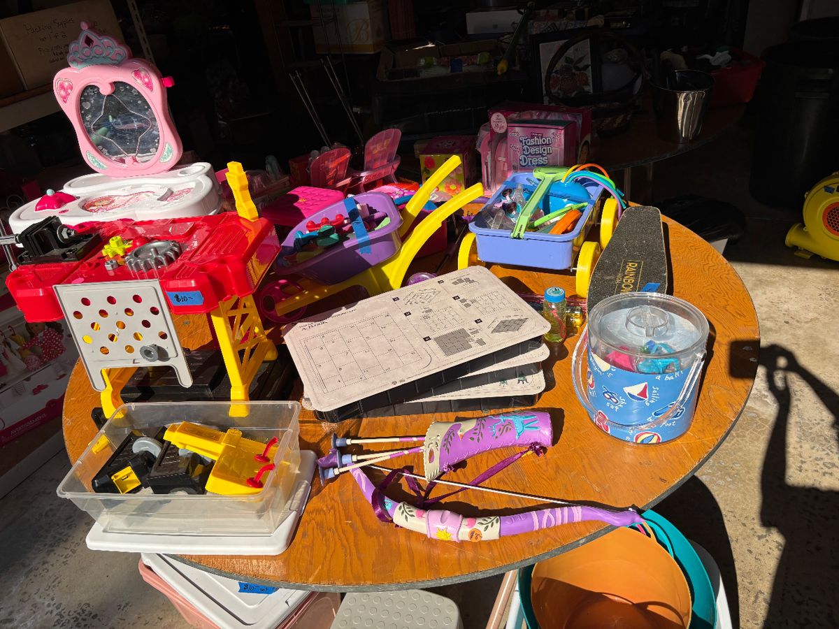 Clutter Cutter 2nd Sale Renton Saturday 1/2... starts on 8/6/2025