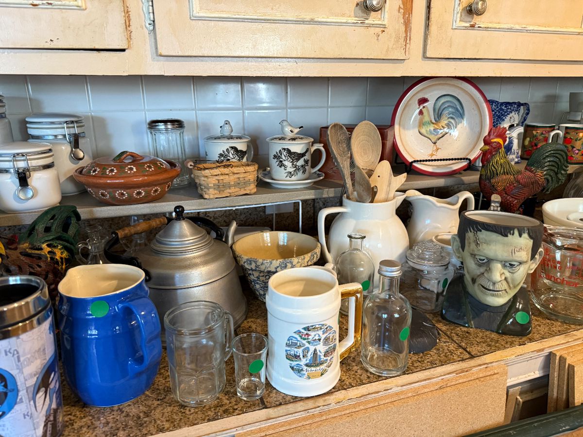 ATTN COLLECTORS! VINTAGE - ANTIQUES - MODERN... starts on 8/20/2025