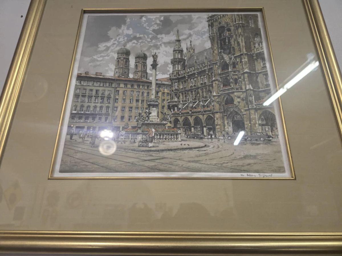 Live Auction Every Monday at the Dort Mall! starts on 8/11/2025