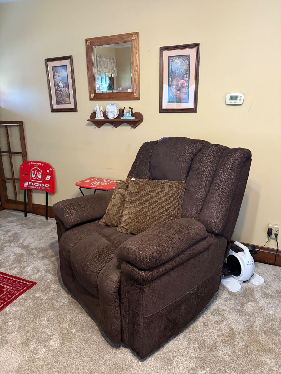 Estate Sale by The Junque Ladies in Ironton, OH starts on 8/21/2025
