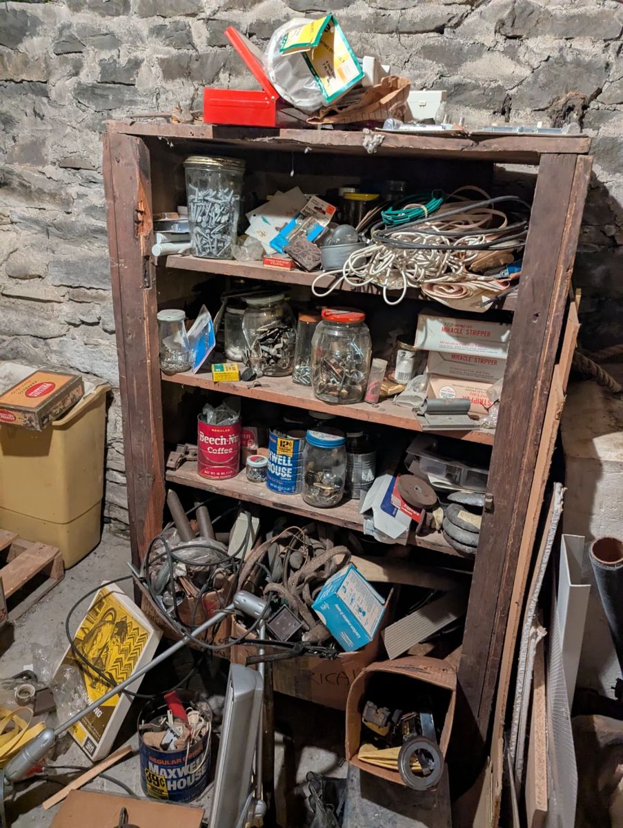 ESTATE CLEAN OUT SALE BOOKS & MORE IN ONEONTA starts on 8/22/2025