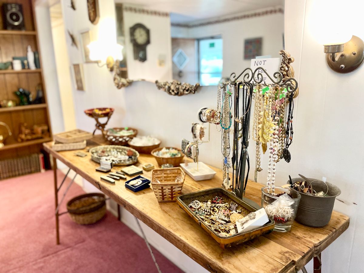 Vintage Estate Sale in Yulee, FL starts on 8/21/2025