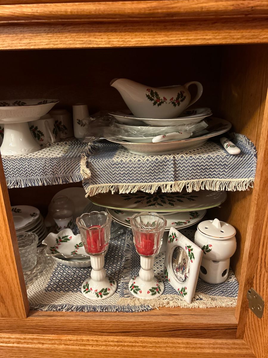 M&C Estate Sales in Holcomb, IL starts on 10/2/2025