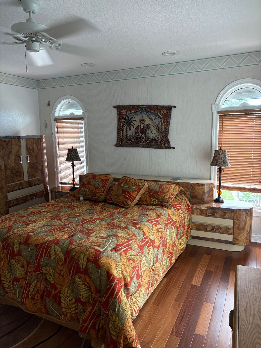 Estate Sale By The Ladies of Lake Suzy/Deep Creek starts on 10/2/2025