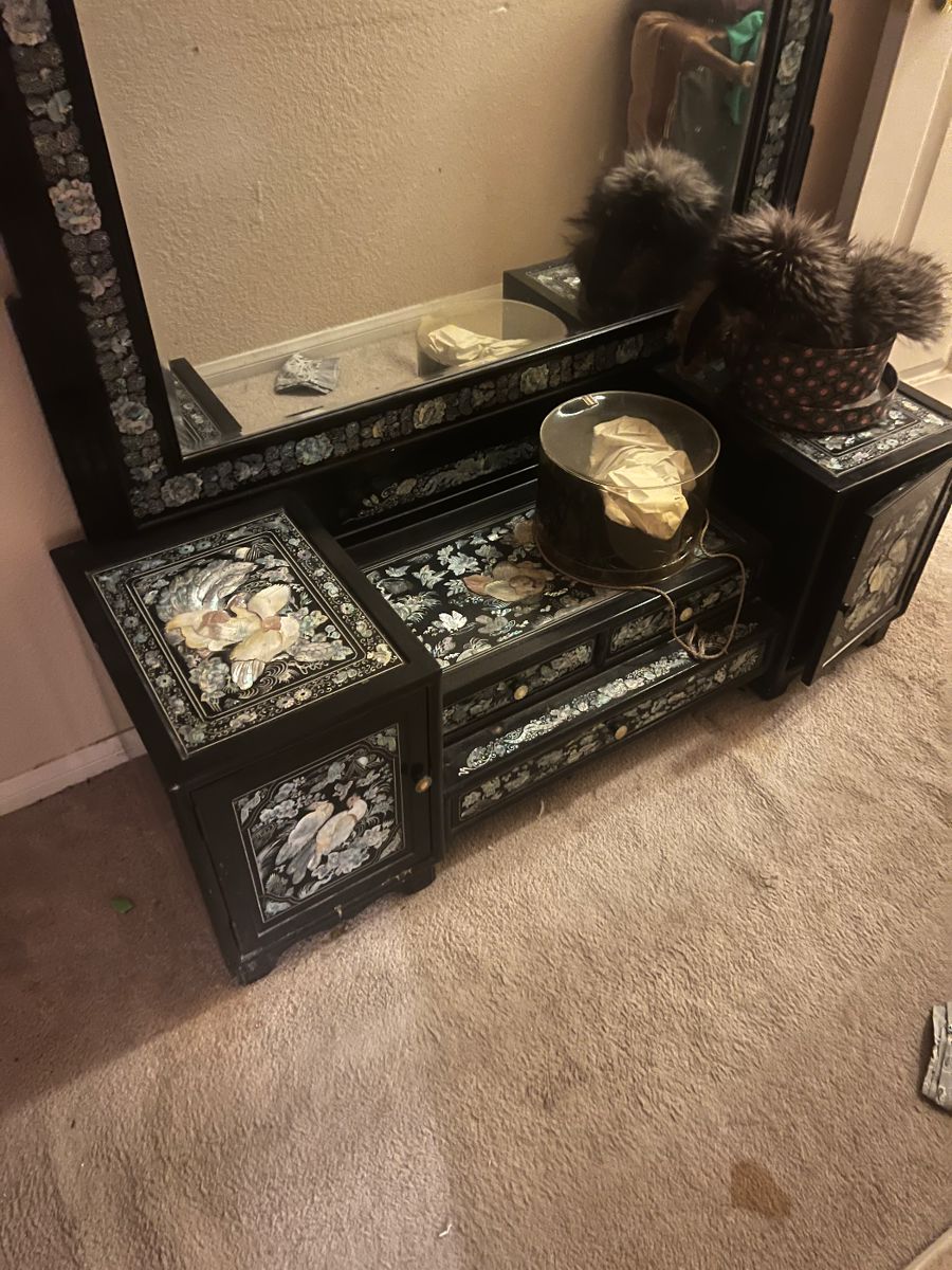 Crafters paradise and lovers of vintage decor starts on 9/12/2025