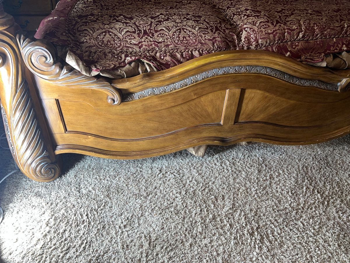 Amanda and Bobby Estate Sales Service starts on 9/18/2025