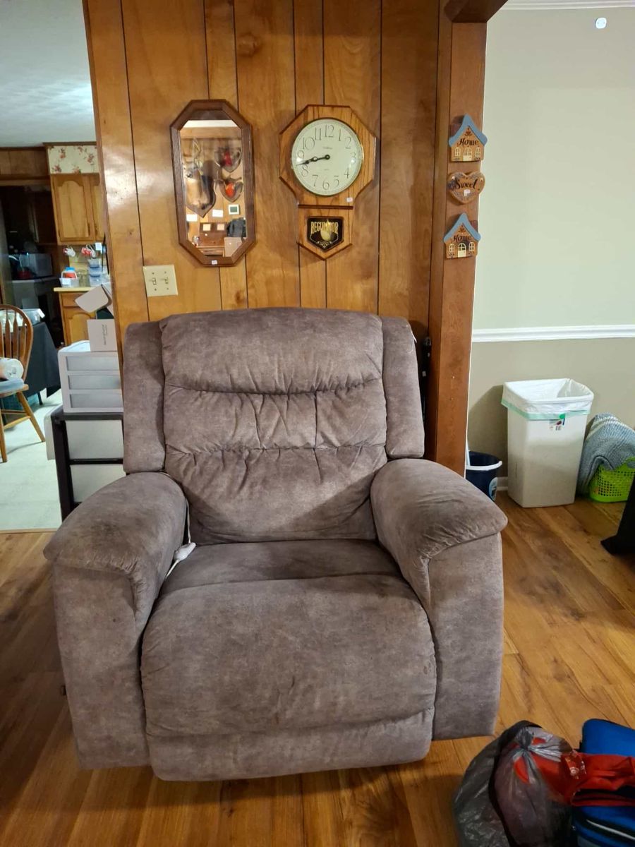 Shady Grove Lane Sale in Decatur, AL starts on 10/2/2025