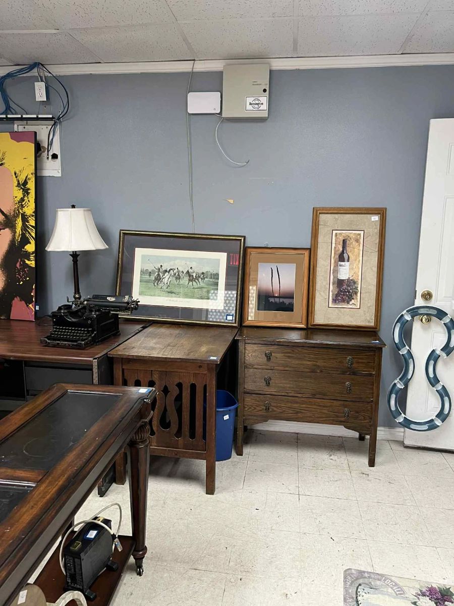 Last sale of this Estate Sale in Tyler, TX starts on 9/25/2025