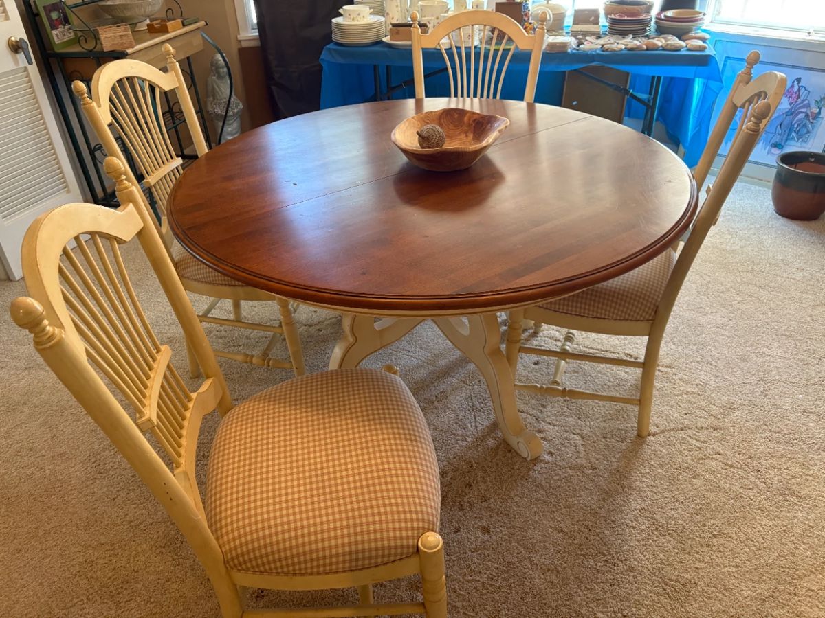 ESTATE SALE FOR NANCY BACH in Davenport, IA starts on 10/3/2025