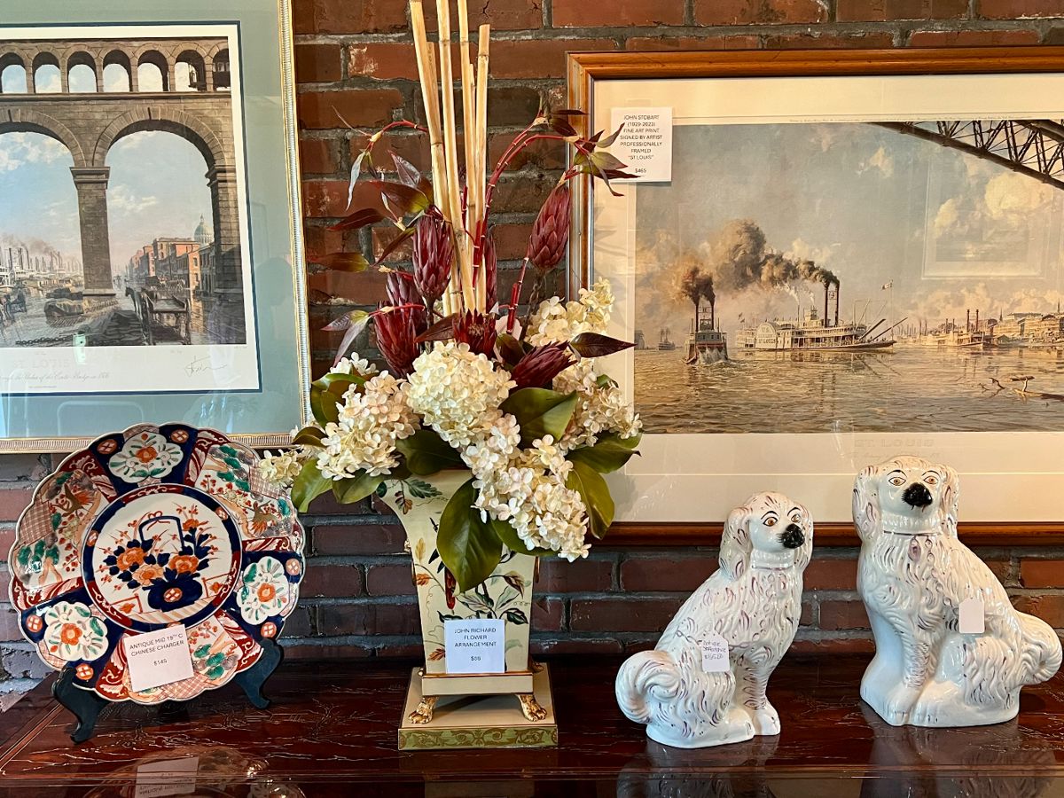 DAVIS PLACE ESTATE SALES in Ladue, MO starts on 10/18/2025