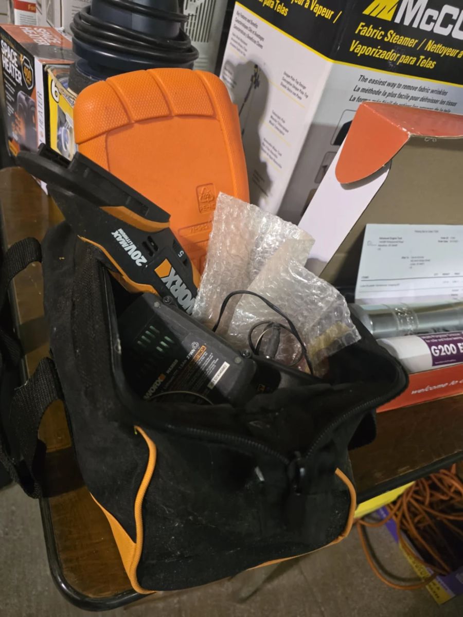 Live Auction Every Monday at the Dort Mall! starts on 10/6/2025