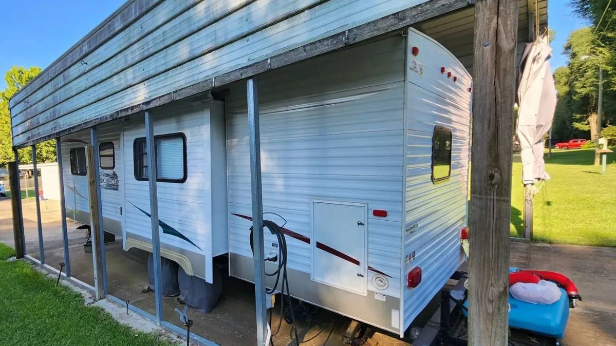 Travel in Style Sunnybrook Edgewater 266RBE Camper starts on 10/4/2025