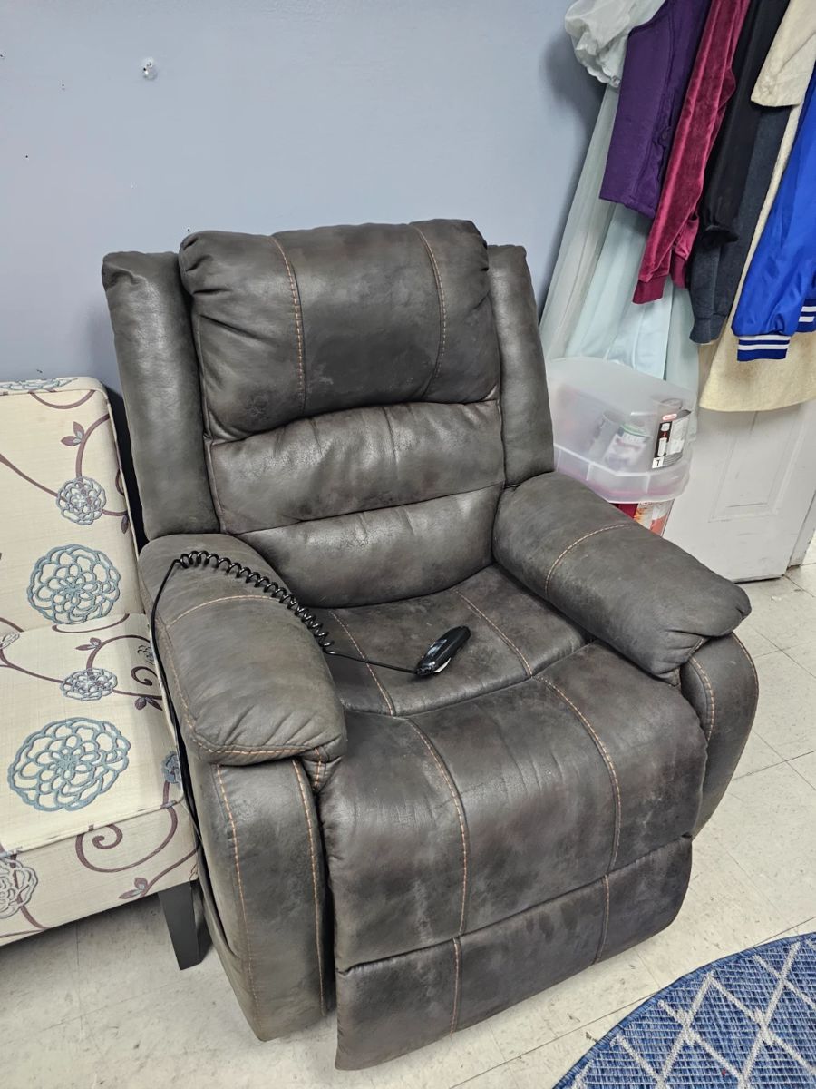 Oh So nice estate sale in Tyler, TX starts on 10/8/2025