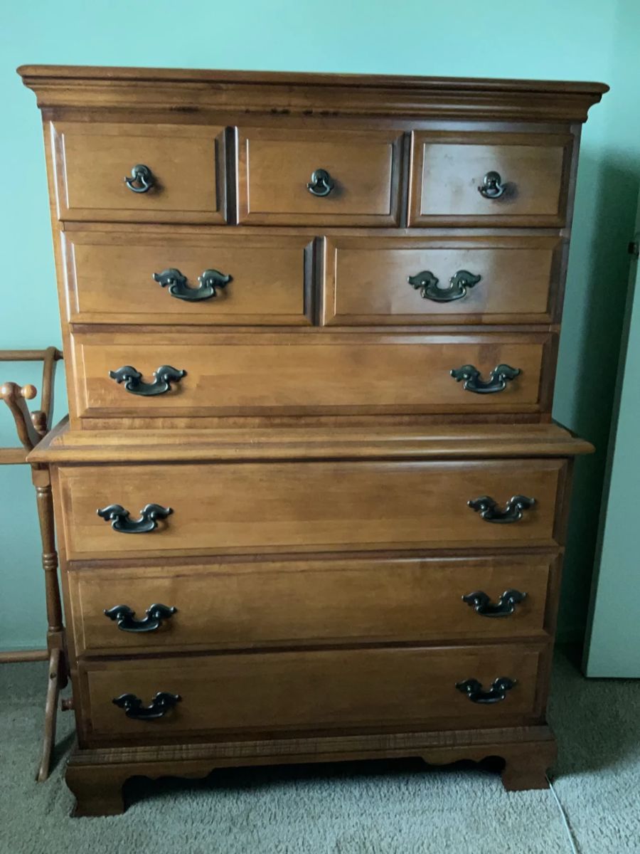 Cute & Cozy Estate Sale in Shelbyville Online... starts on 10/14/2025