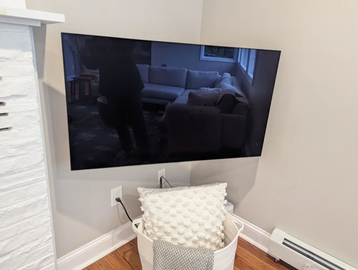 Modern Nyack Home Moving Sale starts on 10/24/2025