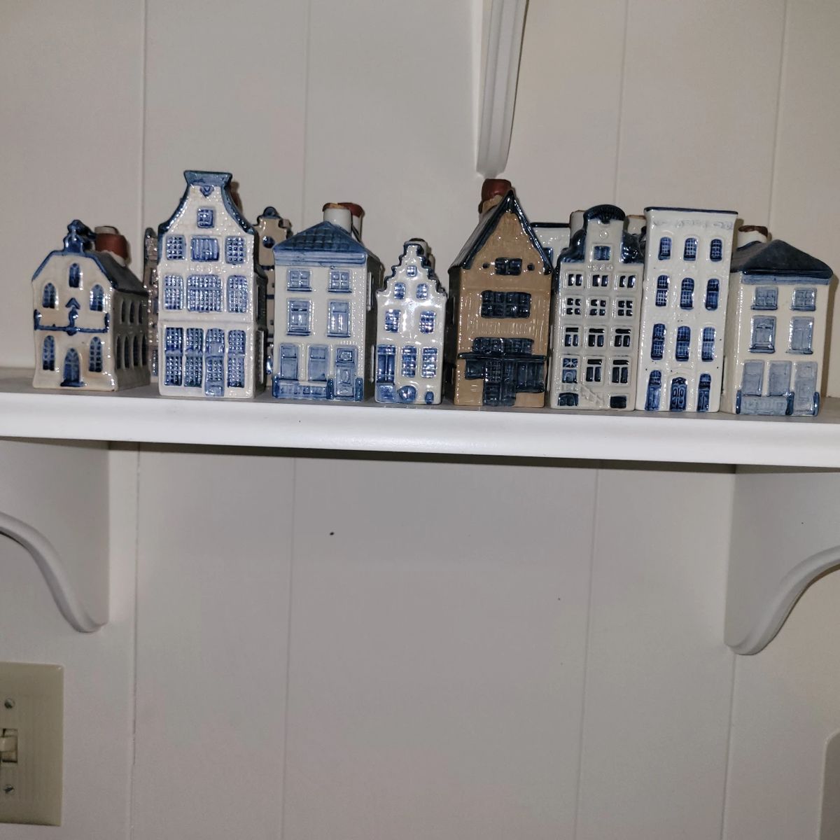 Lovely Longview Estate Sale starts on 10/23/2025