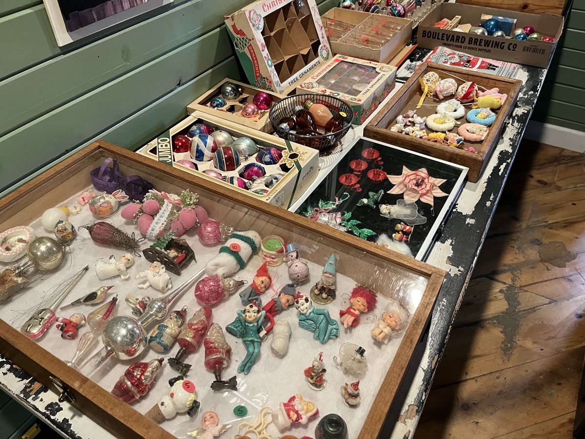 Vintage Christmas MCM Western Kitchy Trinkets starts on 10/23/2025