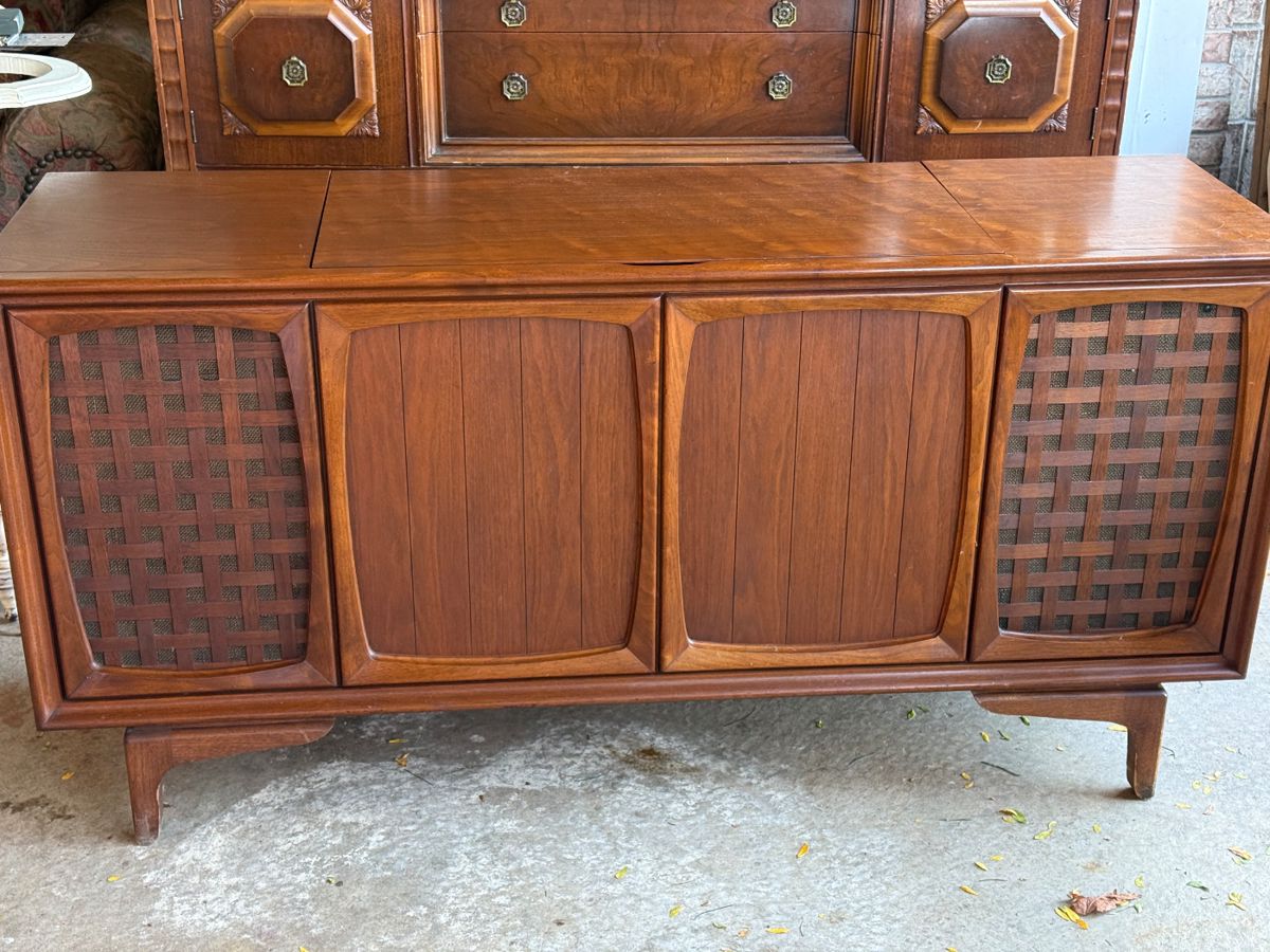 Amazing Private Estate Sale in Hustisford, WI starts on 10/23/2025