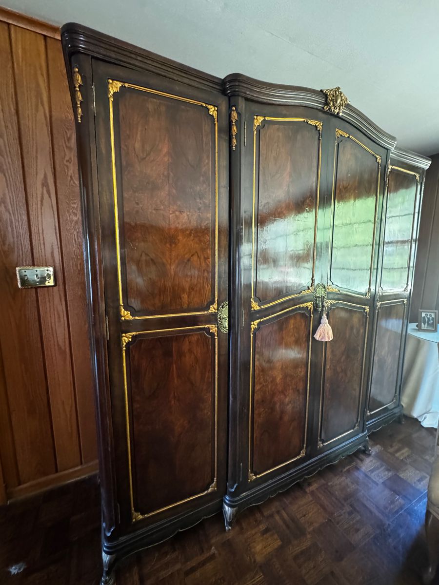 Beautiful Griffin Estate! Stunning Antiques!... starts on 11/13/2025