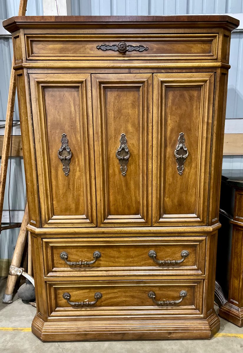 The Big Barn Sale in Sodus, MI starts on 11/12/2025