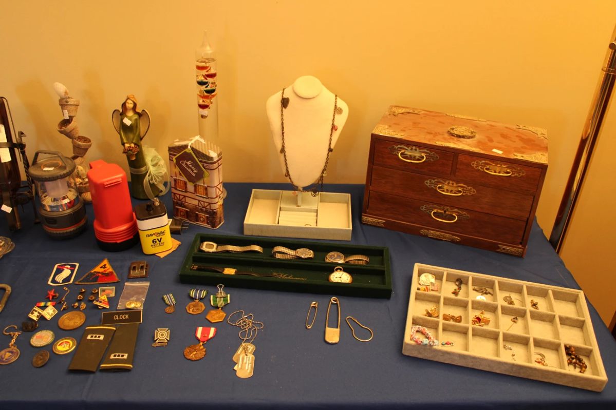 Easy PZ Leavenworth Estate Sale # 1 starts on 11/14/2025