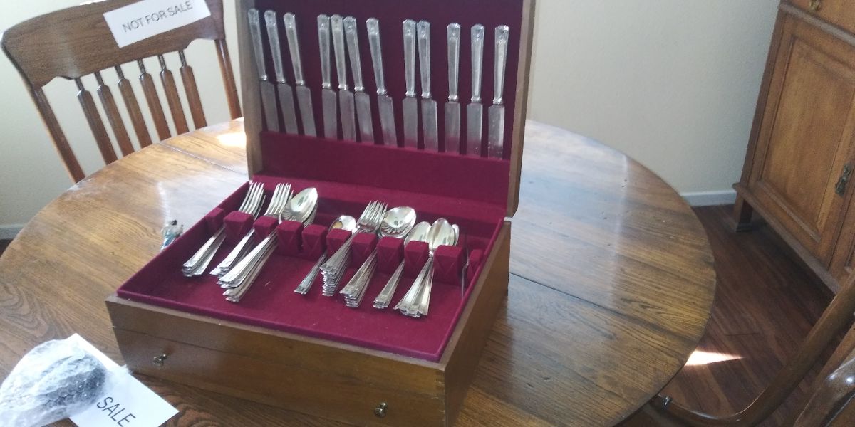 COLLECTIBLES LA QUINTA ESTATE SALE starts on 11/14/2025