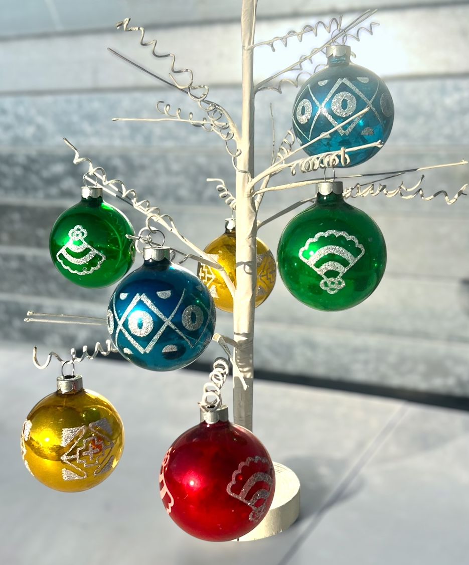 TRIM YOU, TRIM ME, TRIM UP THE XMAS TREE!... starts on 11/18/2025